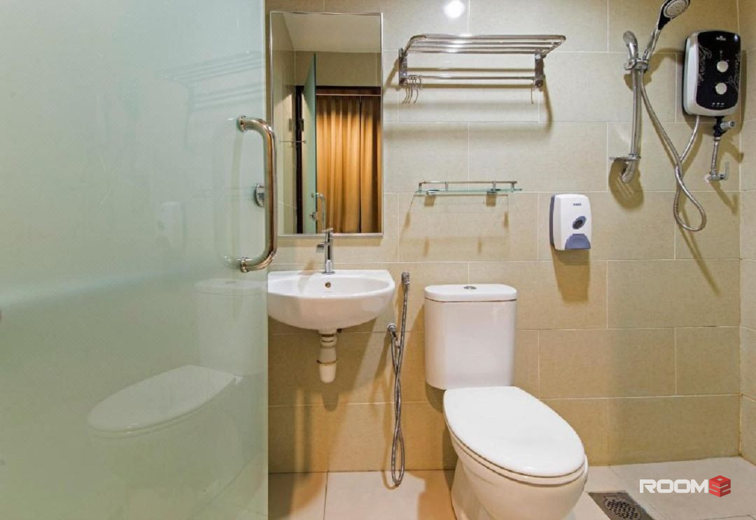 Near To 🚶‍♂️lrt Pusat Bandar Puchong 🚇 Master Room Attach Toilet Near