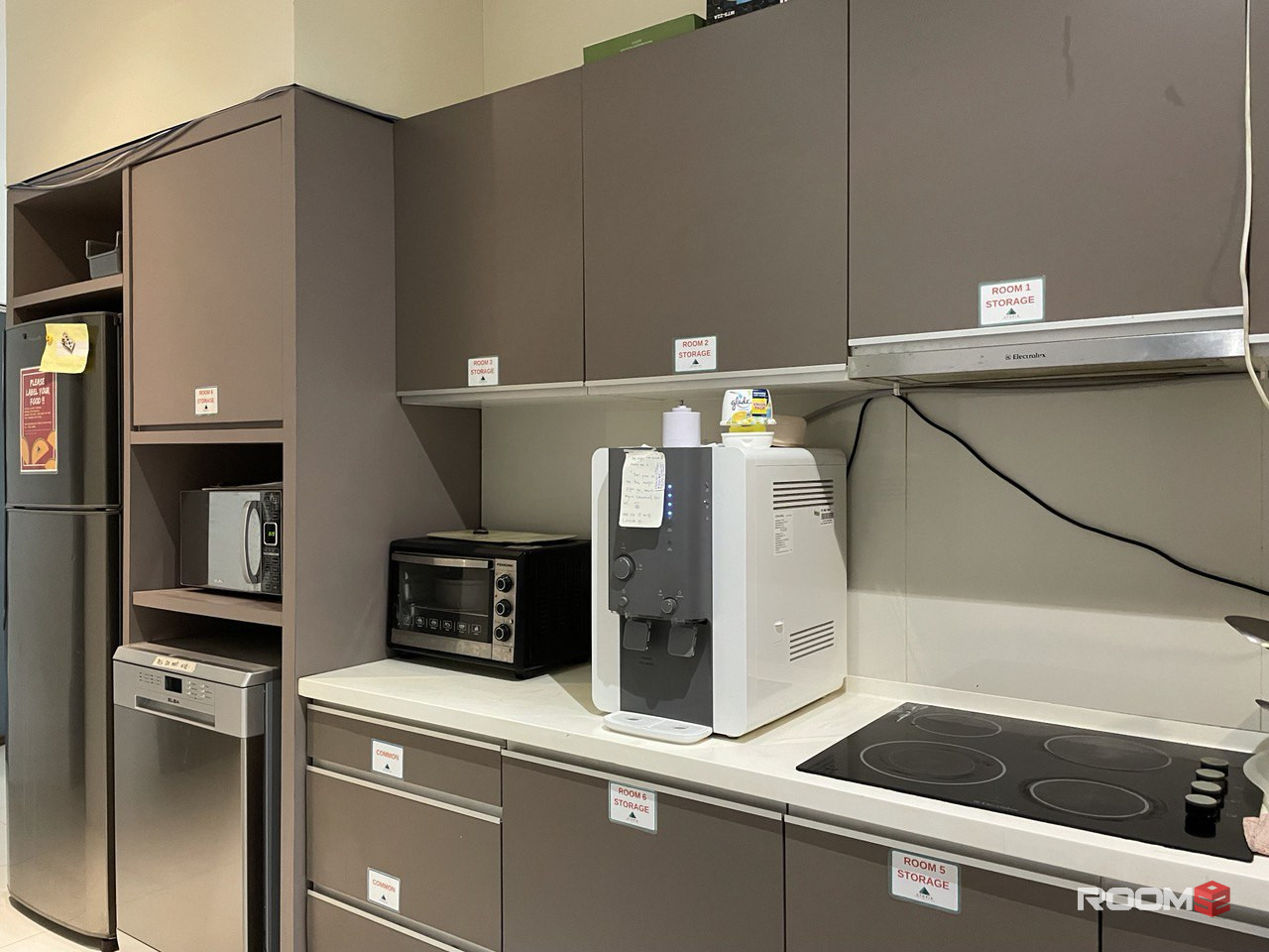 Cozy Medium Room But Cheap? ⚠️ Instagrammable Room Rental At PWTC Area ...